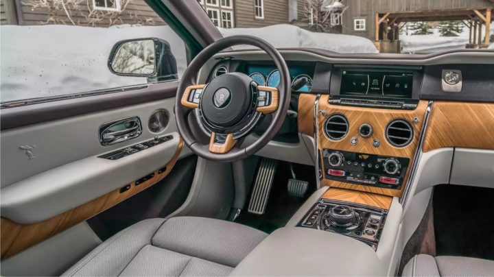 Rolls Royce Cullinan - Airport VIP Services